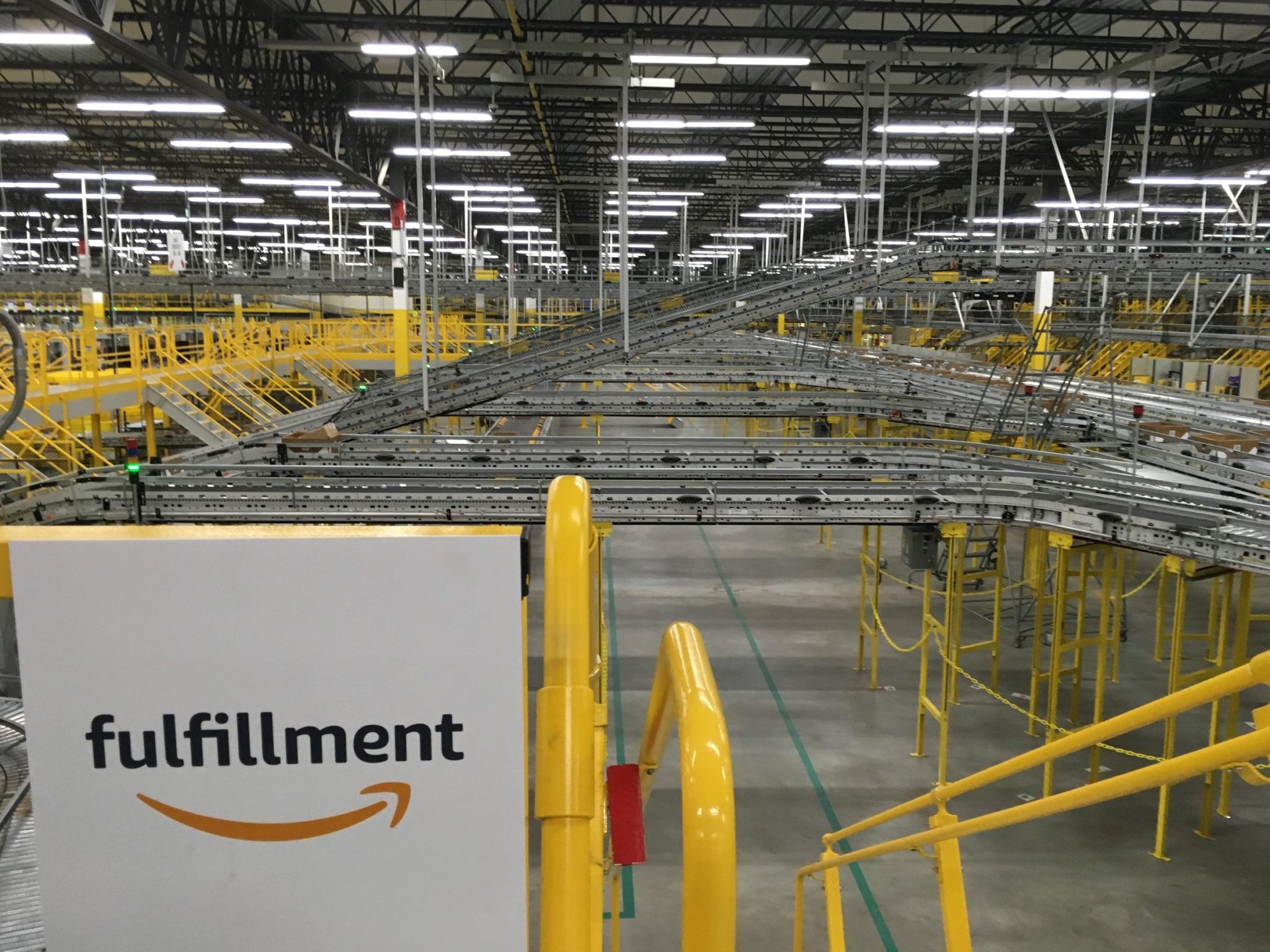 Amazon May Be Using Former Sears Stores as Fulfillment Centers - Wall ...